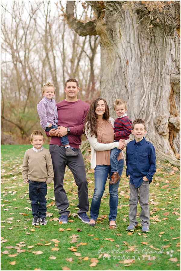 What to wear for large group family photos - Em for Marvelous